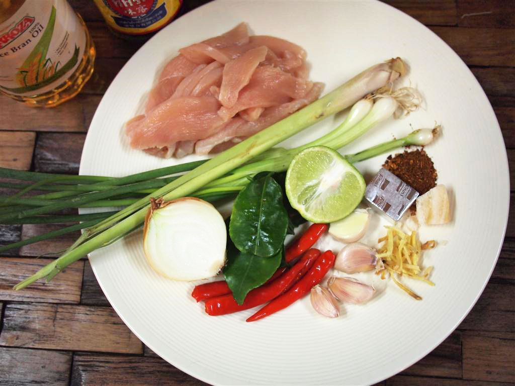 Chicken with Lemongrass (Gai Sai Takrai) ~ Awesome Scan