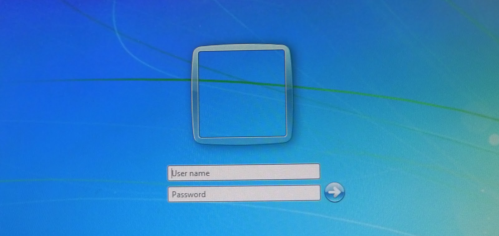 How to hide the username of users in Windows 7 Login Page