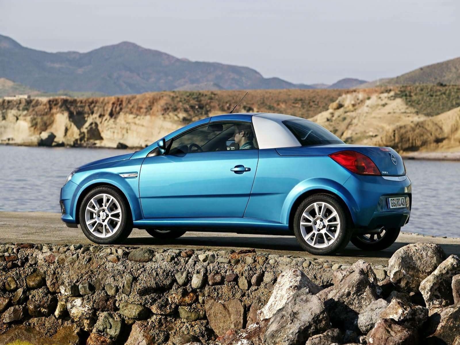 Car Pictures: Opel Tigra Twin Top 1.8 2005