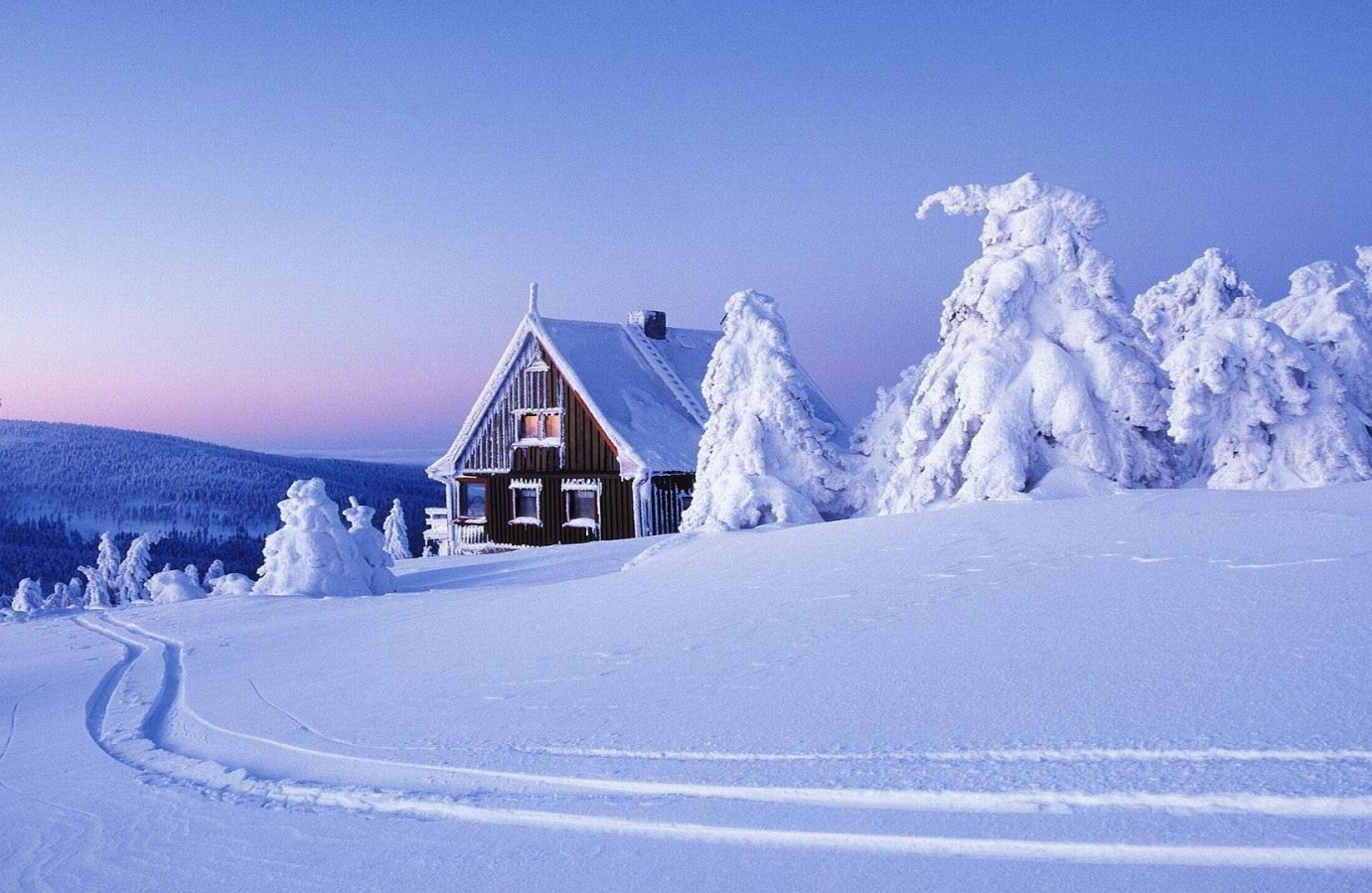 IMAGENES DEL AGUA EN LA NATURALEZA: IMAGEN MONTAÑA NEVADA CON CABAÑA