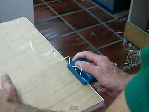 Enchapar cantos de pvc abs manualmente