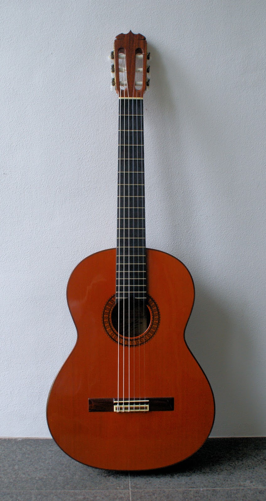 Romantic and old guitars: José Ramirez III clase 1 A 1980 and 1981 ...