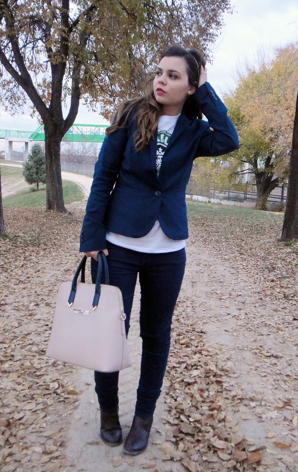 AMOR Y OTRAS ROPAS: OUTFIT SENCILLO CON BÁSICOS PARA CHICAS SIN TIEMPO