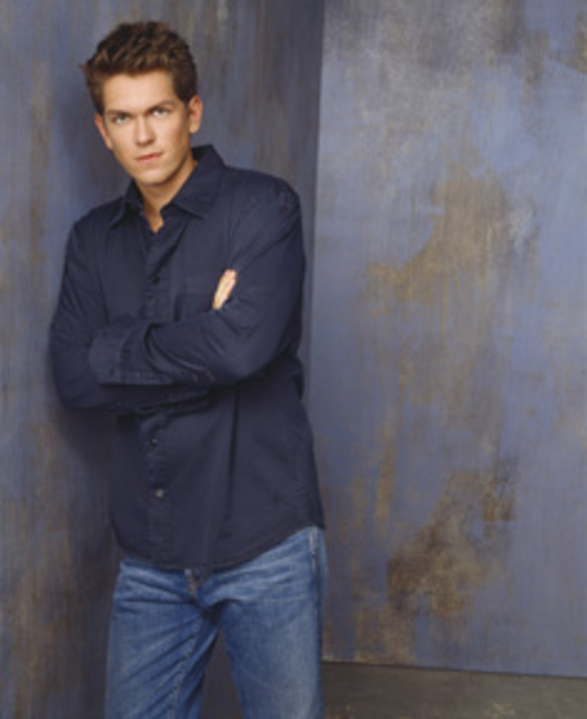 Steve Howey Photos | Tv Series Posters and Cast