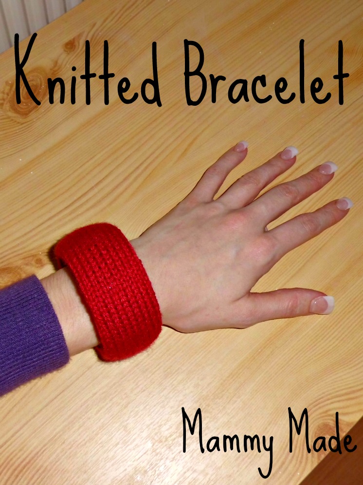 Today I am going to be sharing a lovely knitted bracelet tutorial.