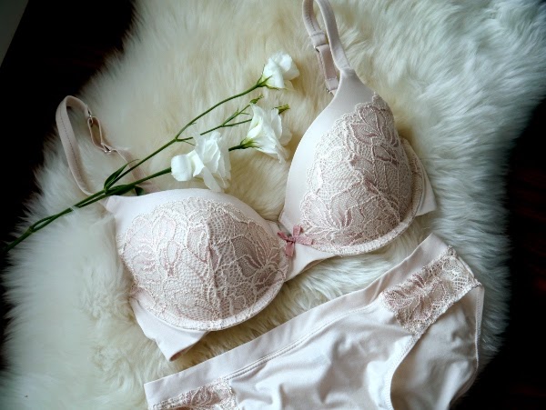 WonderBra Canada x Spa Finder Giveaway - Solo Lisa