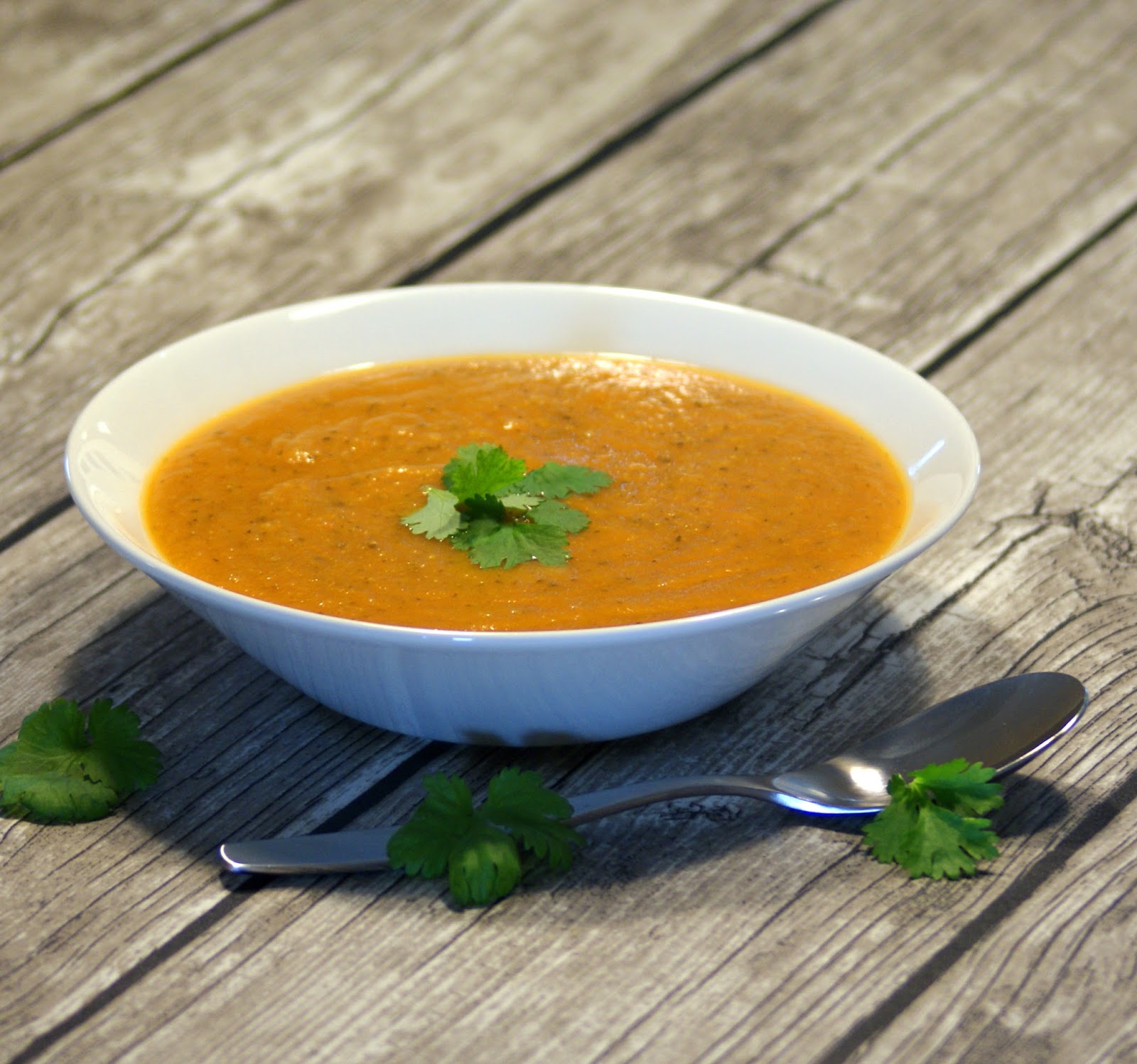 Keittotaiteilua: Porkkana-linssikeitto