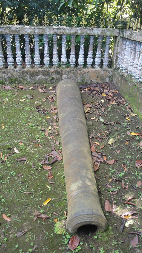SENI LAMA MELAYU (MALAY OLDEN ART): Makam Kiyai Kesumi dan meriam ...