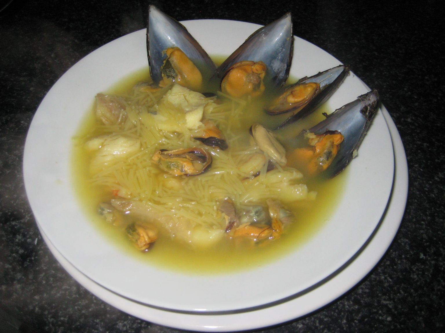 LAS RECETAS DE MAMA ROSA: Sopa de fideos con marisco y pescado