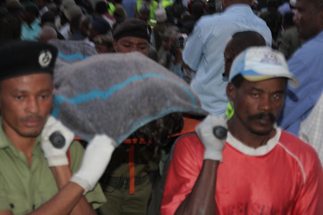Picha za Matukio Mbalimbali ya Ajali ya MV Skagit katika Bandari ya ...