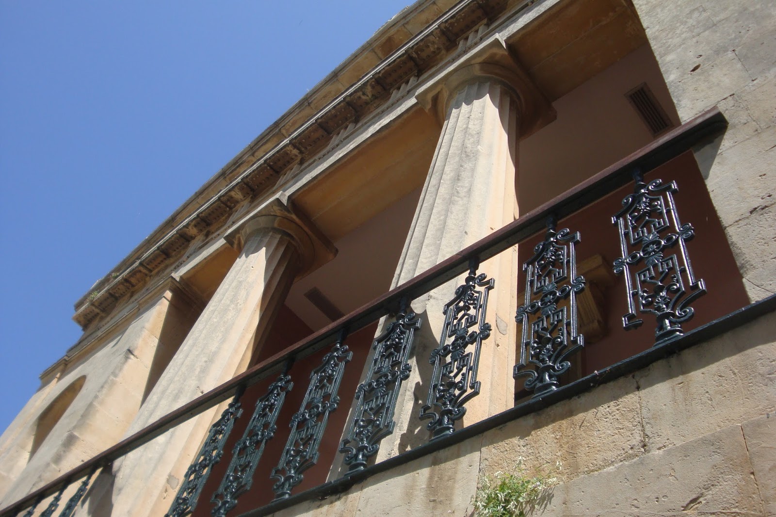 Συλλέκτες ακροκεράμων.: ΝΕΟΚΛΑΣΣΙΚΑ ΚΤΙΡΙΑ ΑΠΟ ΤΗΝ ΚΕΡΚΥΡΑ