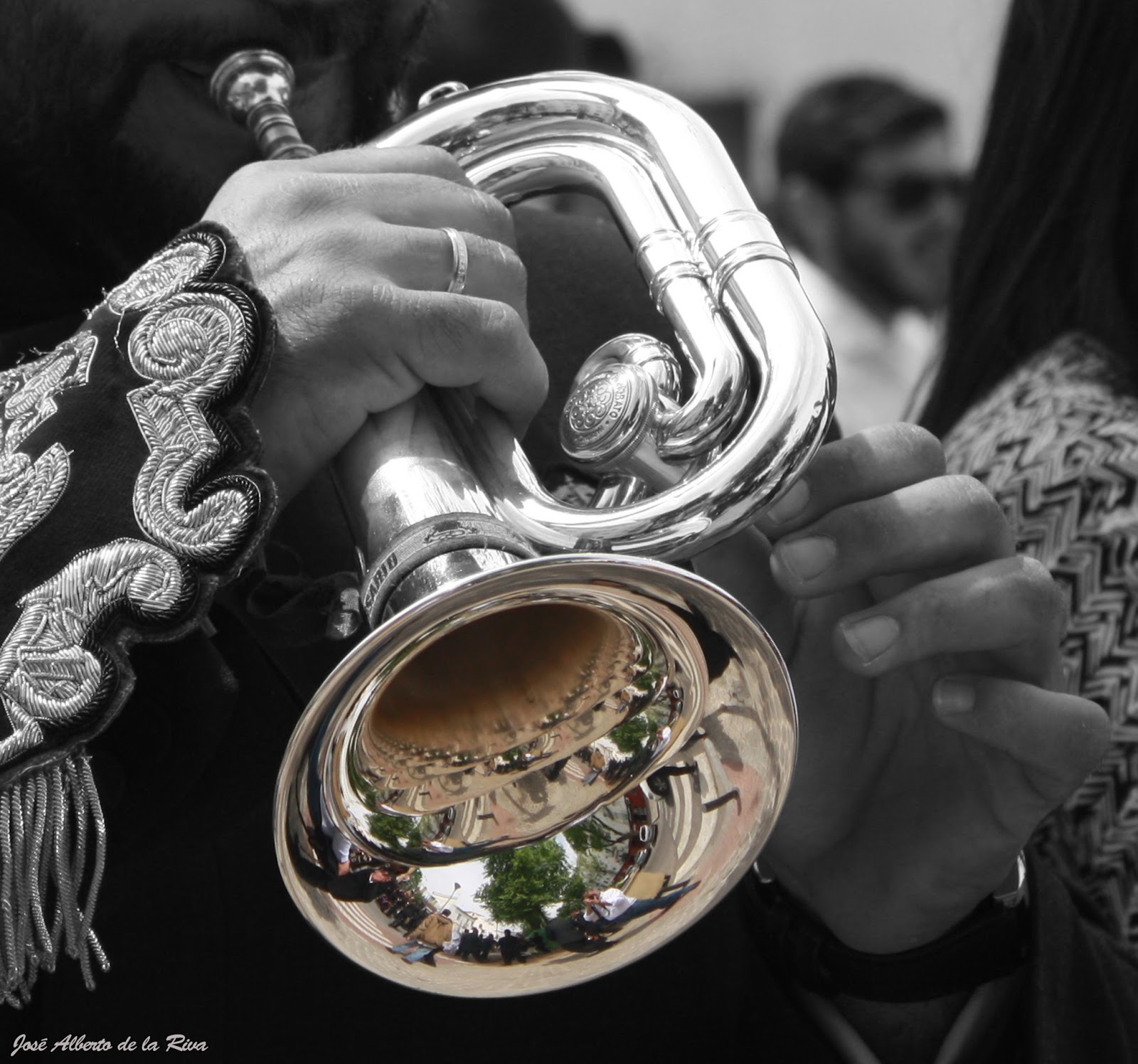 Fotografía Semana Santa: AUTORRETRATO EN CORNETA