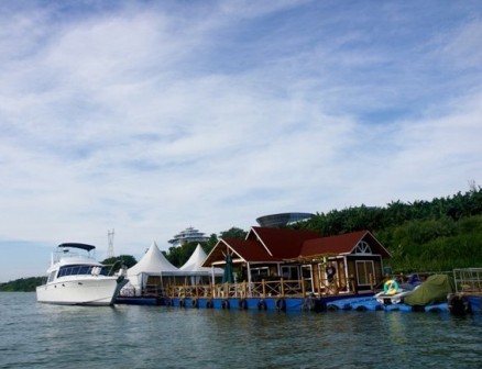 Zona Apung: APLIKASI PONTON APUNG - RUMAH APUNG - RESTORAN APUNG