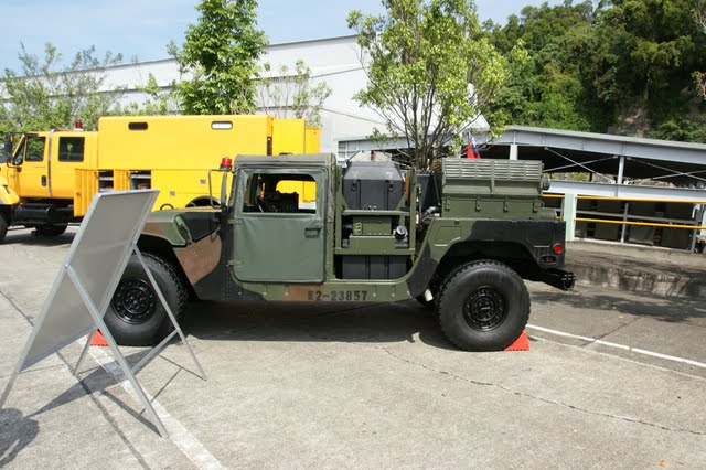 Blair's 軍事,警察及消防攝影: M56 Coyote Smoke Generator 土狼式渦輪發煙車