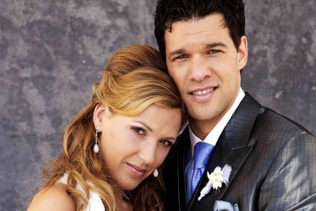 Jagoan Neon Of Forevers: Michael Ballack With Wife Simone Lambe Images