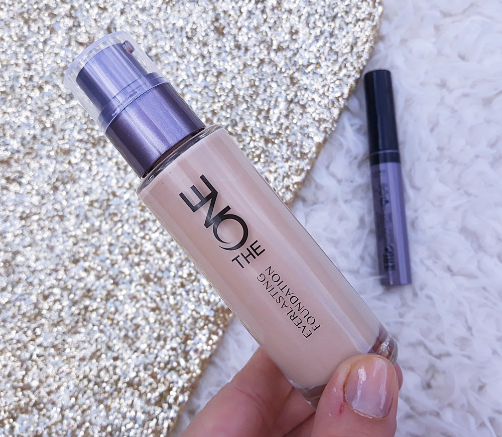 Oriflame The One Everlasting puder i korektor - Chanel and Rebel