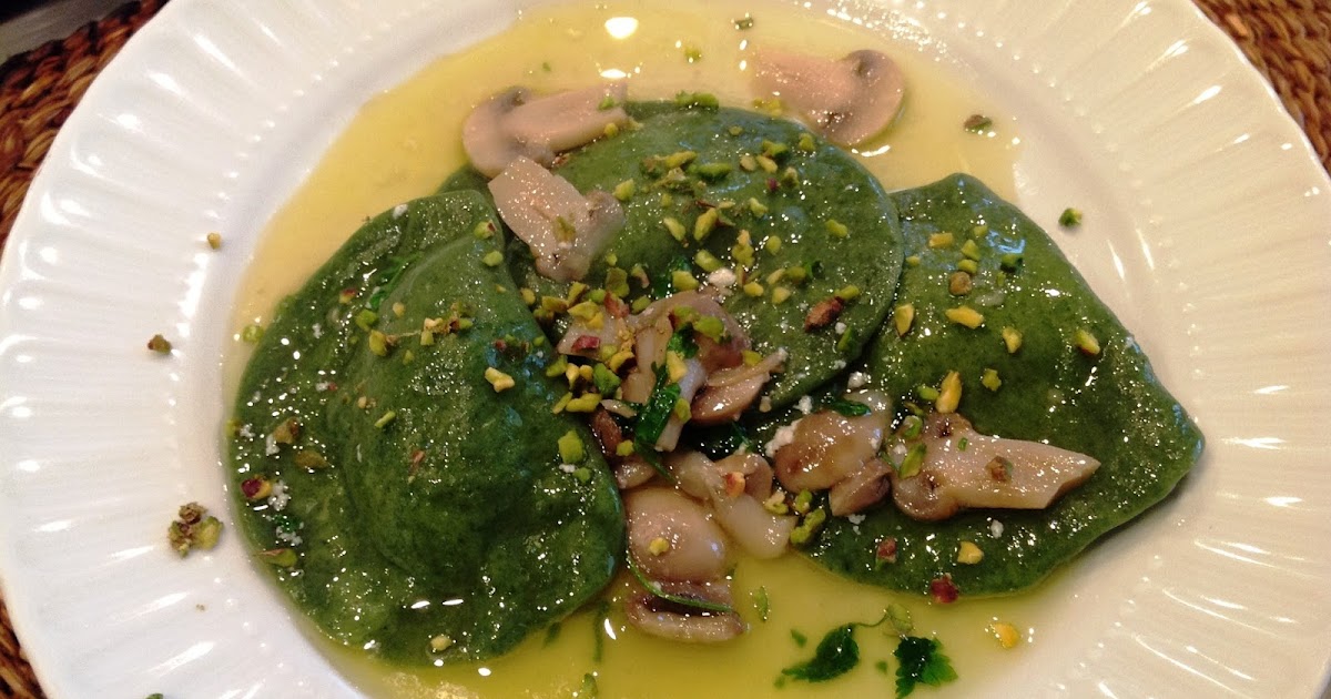 mangiaconrosa: Cappellacci verdi di ricotta e pistacchi con salsa ai funghi