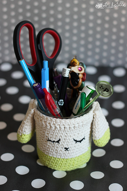 Maillalenvers: Cache-pot d'lapin (la maîtresse en maillot de bain !)