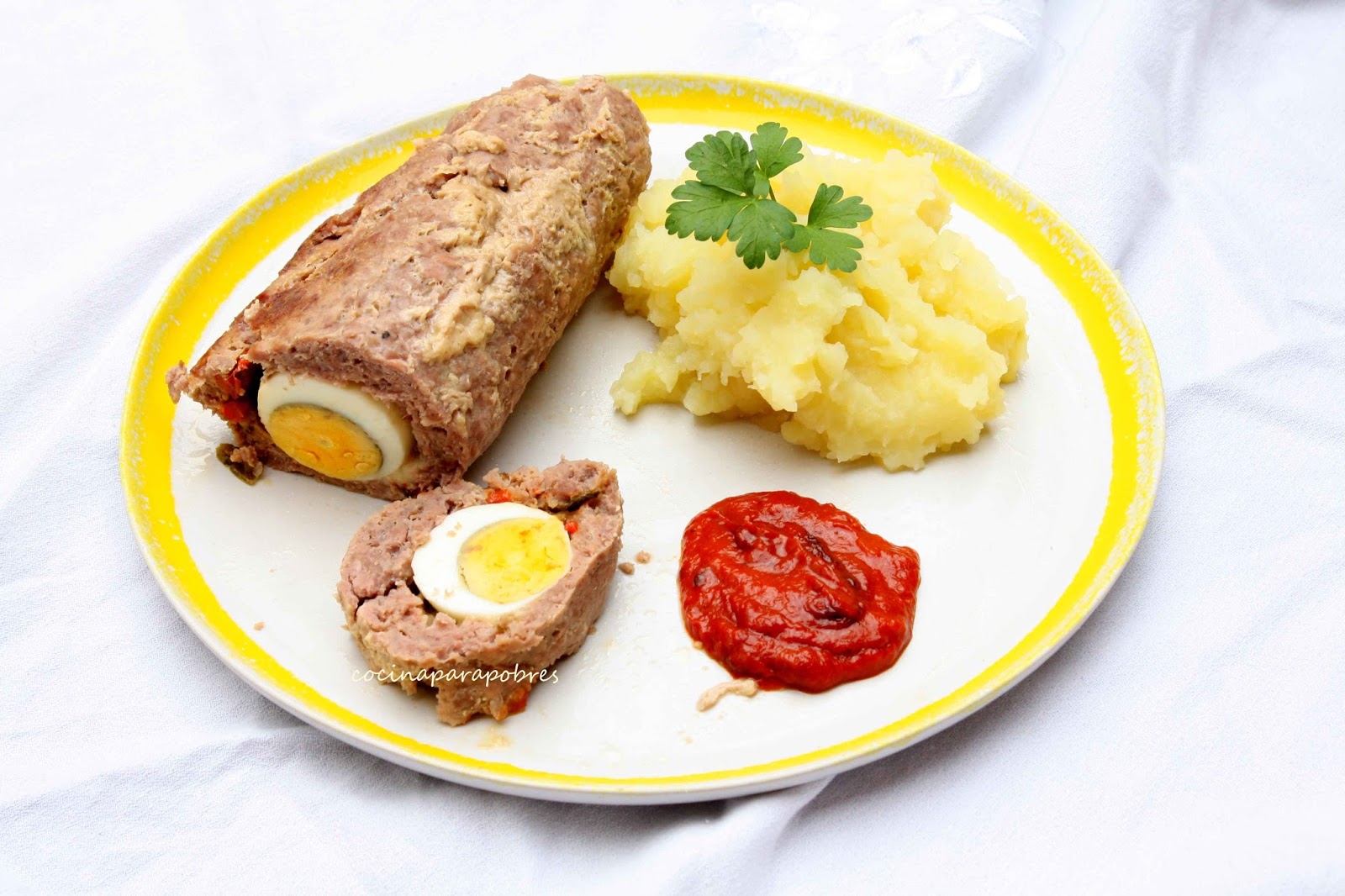 Arrollado de carne picada