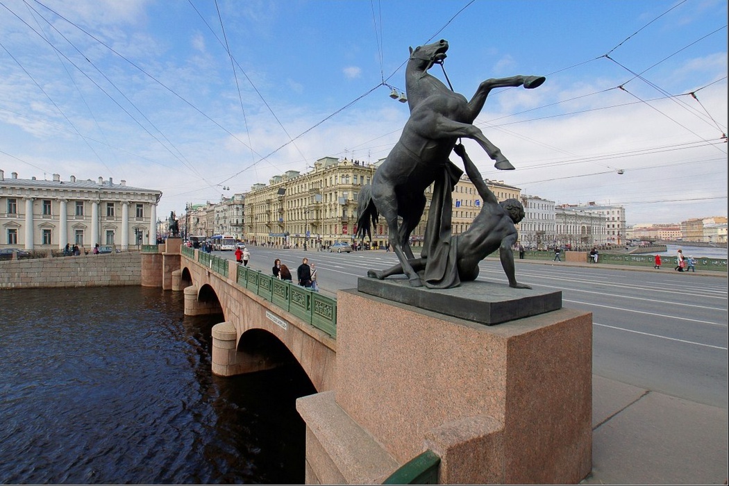 The Horse of Tamers sculptures on Anichkov Bridge in St-Petersburg ...
