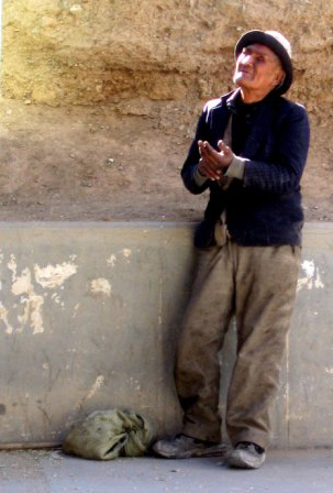 CRÓNICAS: ¿Debemos dar limosnas?