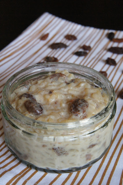 Riz au lait aux raisins secs aromatisés au rhum