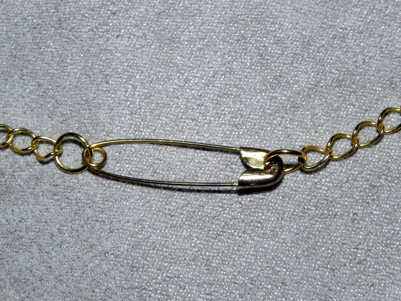 Smart n Snazzy: 30 Days of DIY: Day 2 ~ Safety Pins n Chains