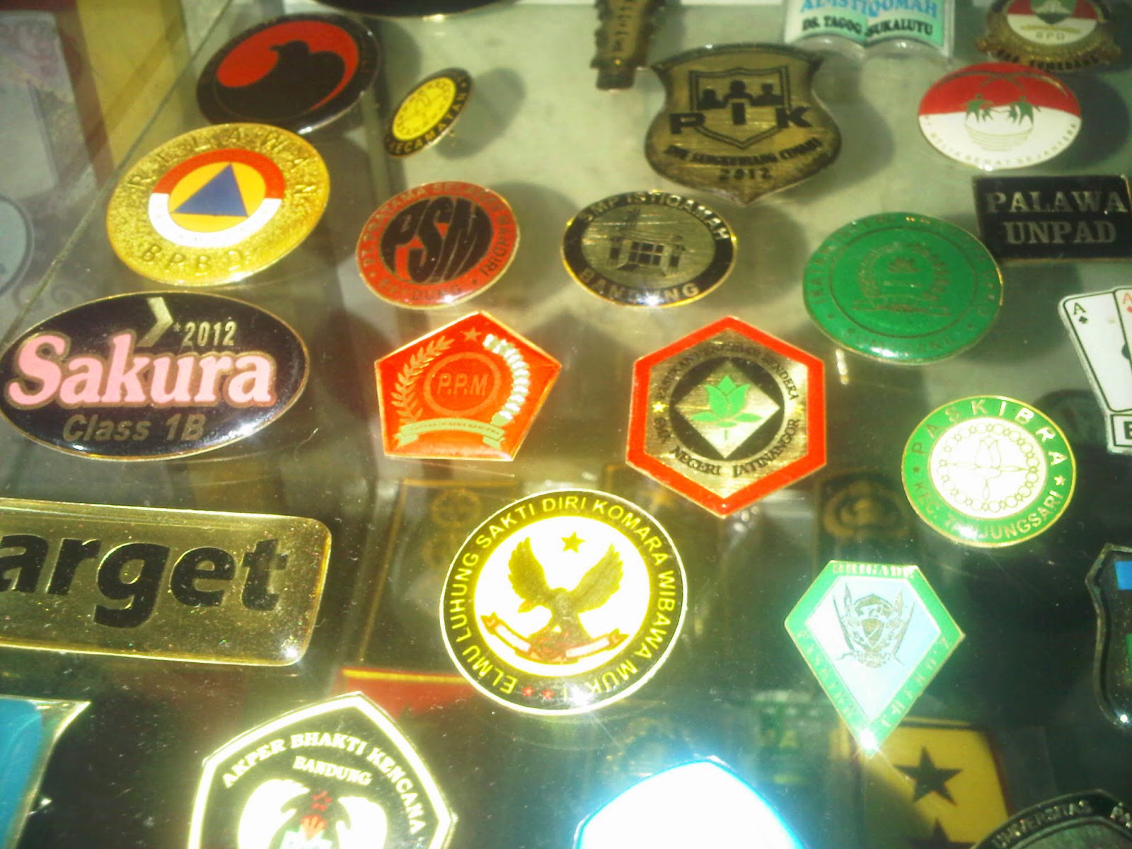 PIN KERAH RANTAI | Menyediakan Dan Menerima Pesanan Atribut Pin Lencana ...