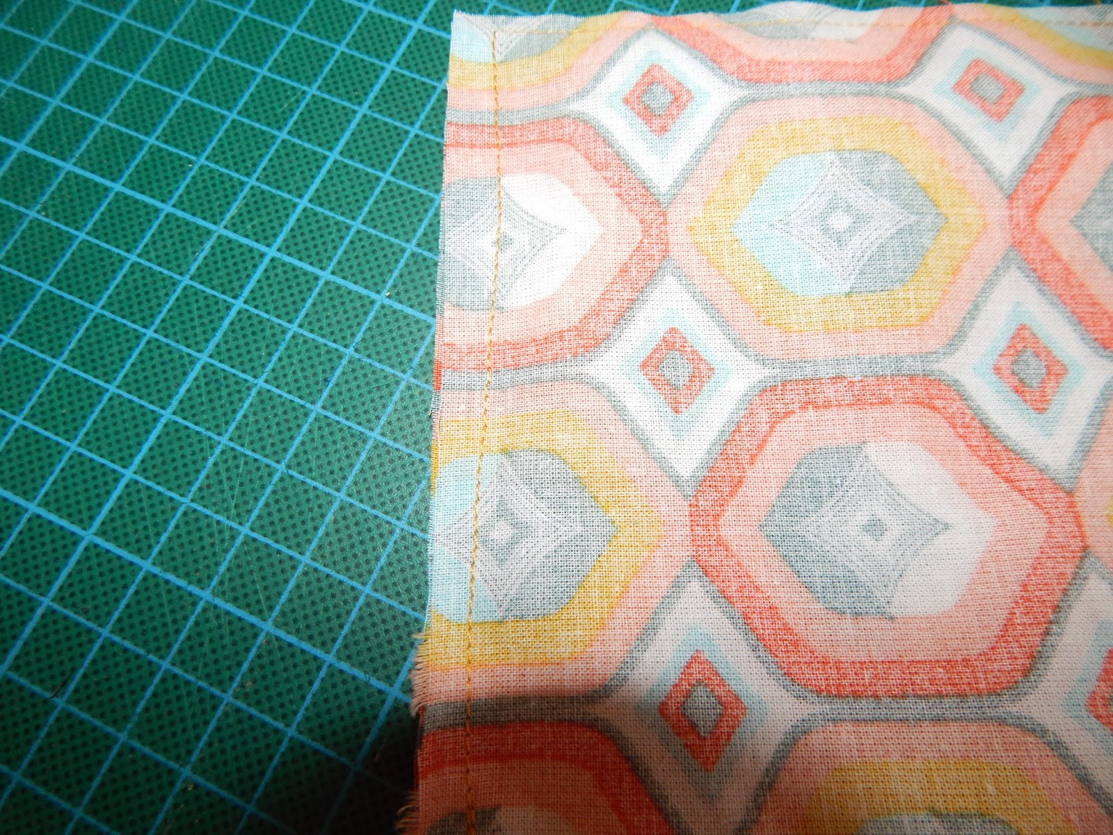 Dans le dressing de mes ptits titis: La Bernina 215 Simply Red : elle à ...