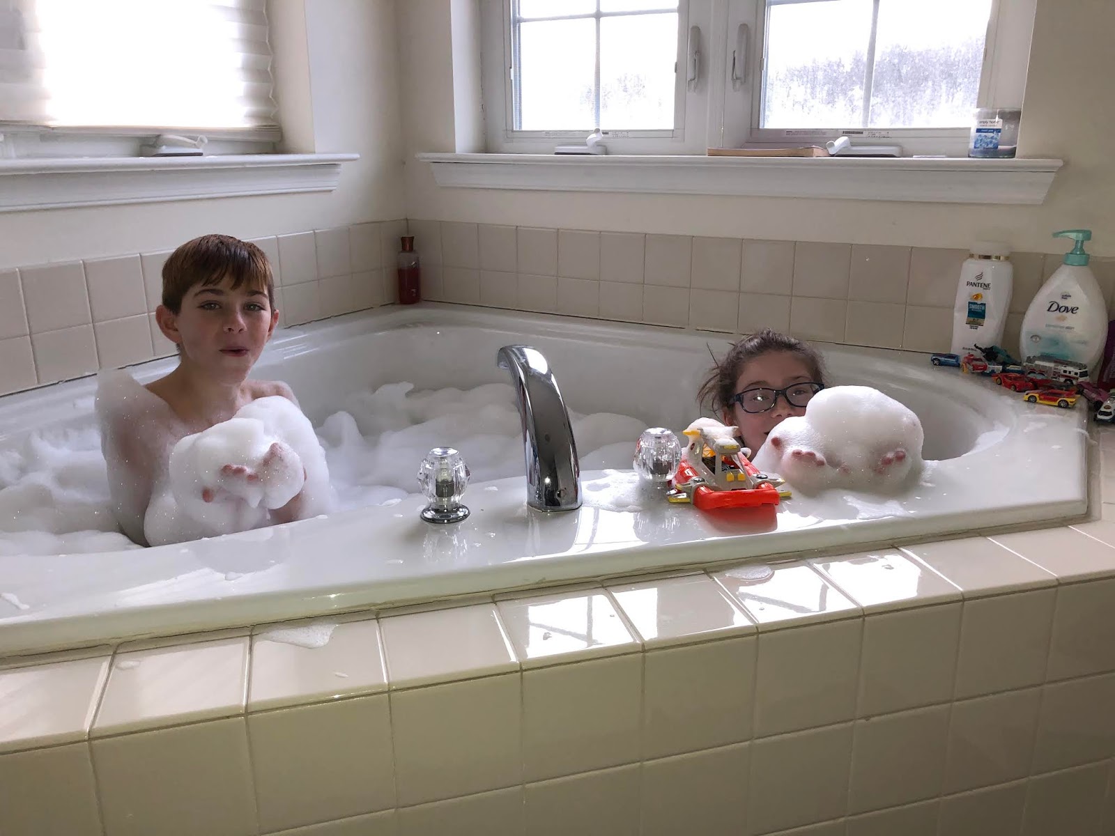 Busy Lee Family: Bubble Bath Bubbles!