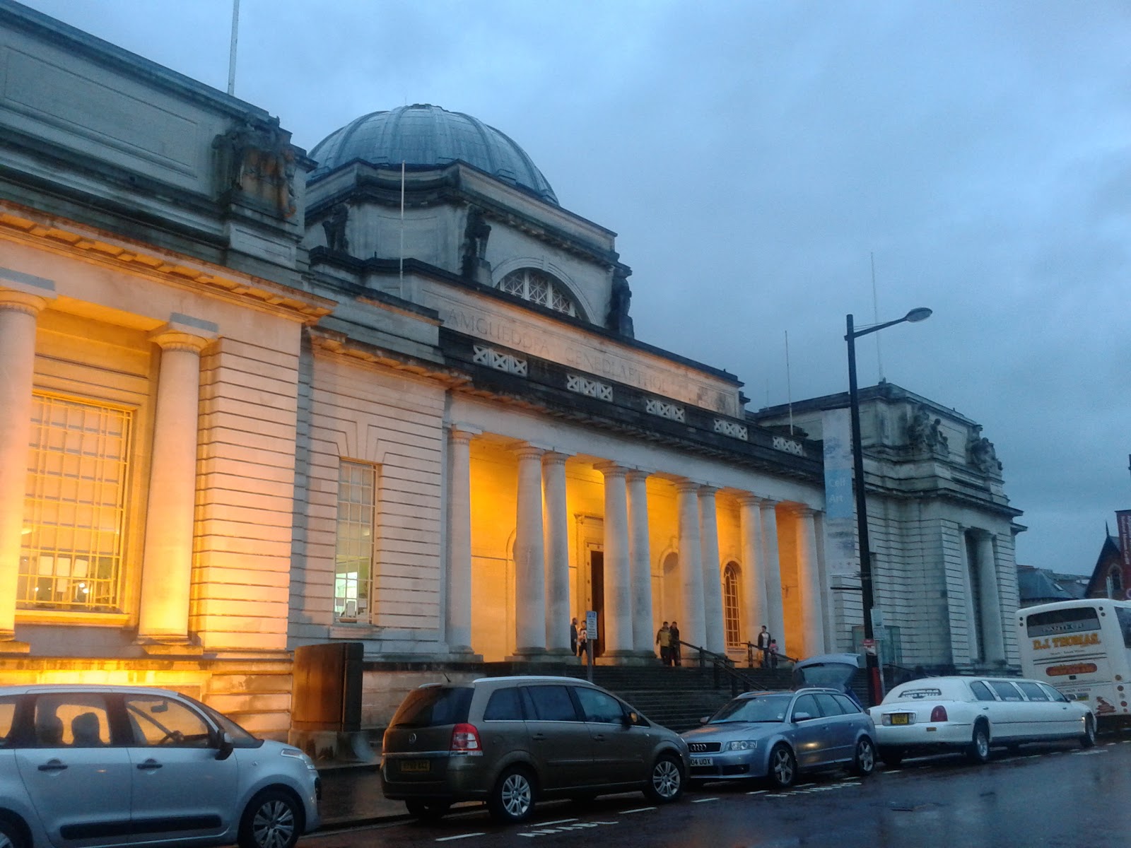 Llundain 2012: Cardiff museum - (Cafe Review 03)