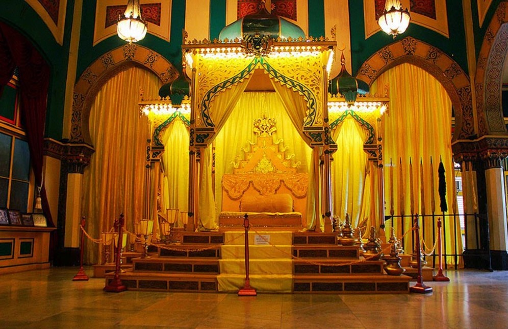 Kemegahan Istana Maimun Medan Dari Jaman Kejayaan Kesultanan Deli