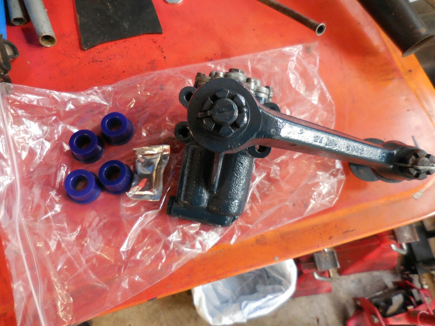 RustyDaytrips.nl: Morris Minor Shock absorber fix