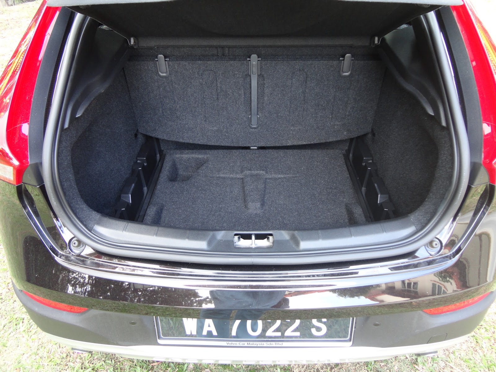 Motoring-Malaysia: TEST DRIVE: Volvo V40 T5 Cross Country 2.0 ...