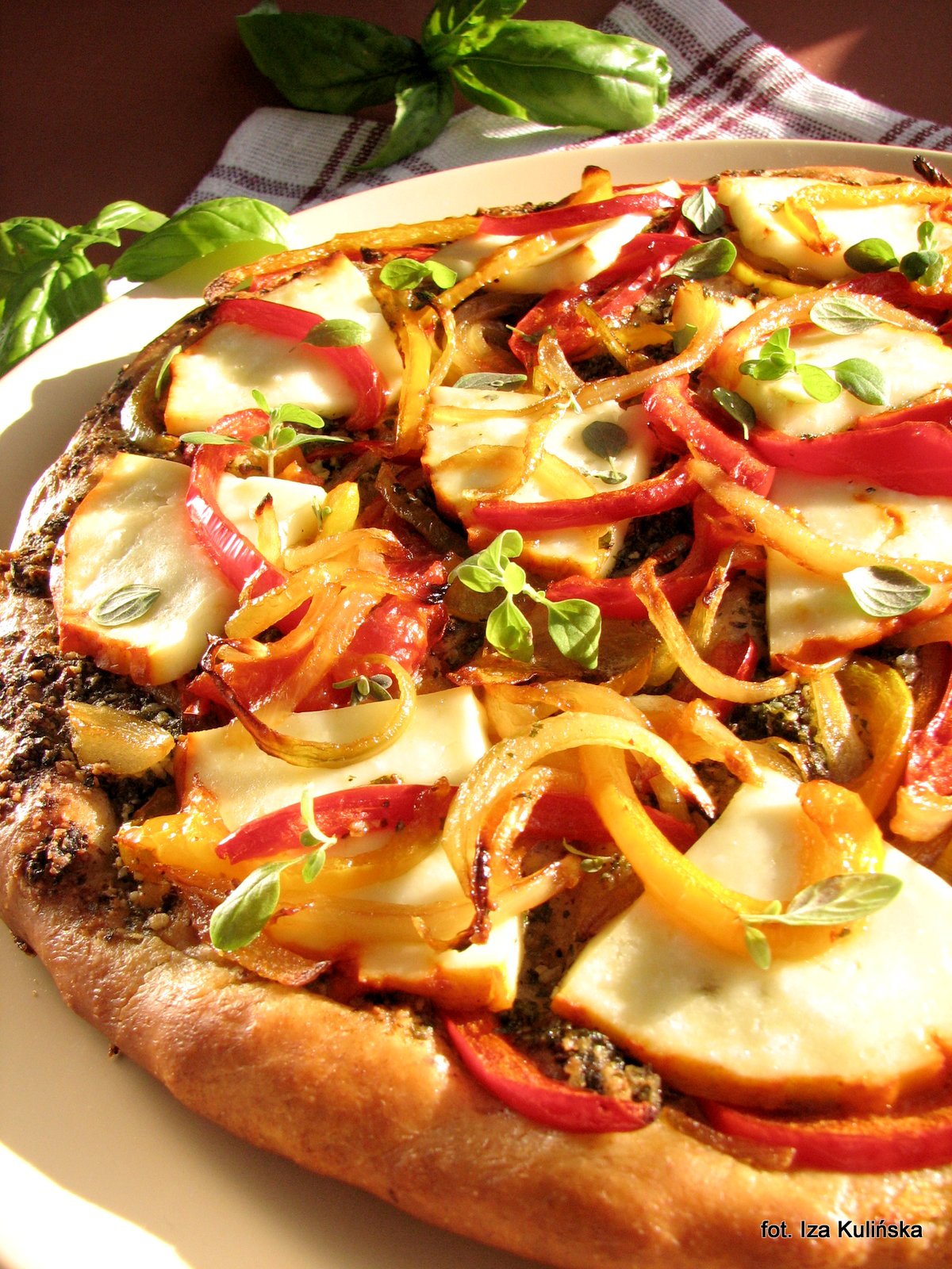 Pizza z papryką i owczym serem | Smaczna Pyza