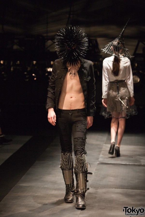 As well as clothes, headgear became a popular trend in the fashion of ...