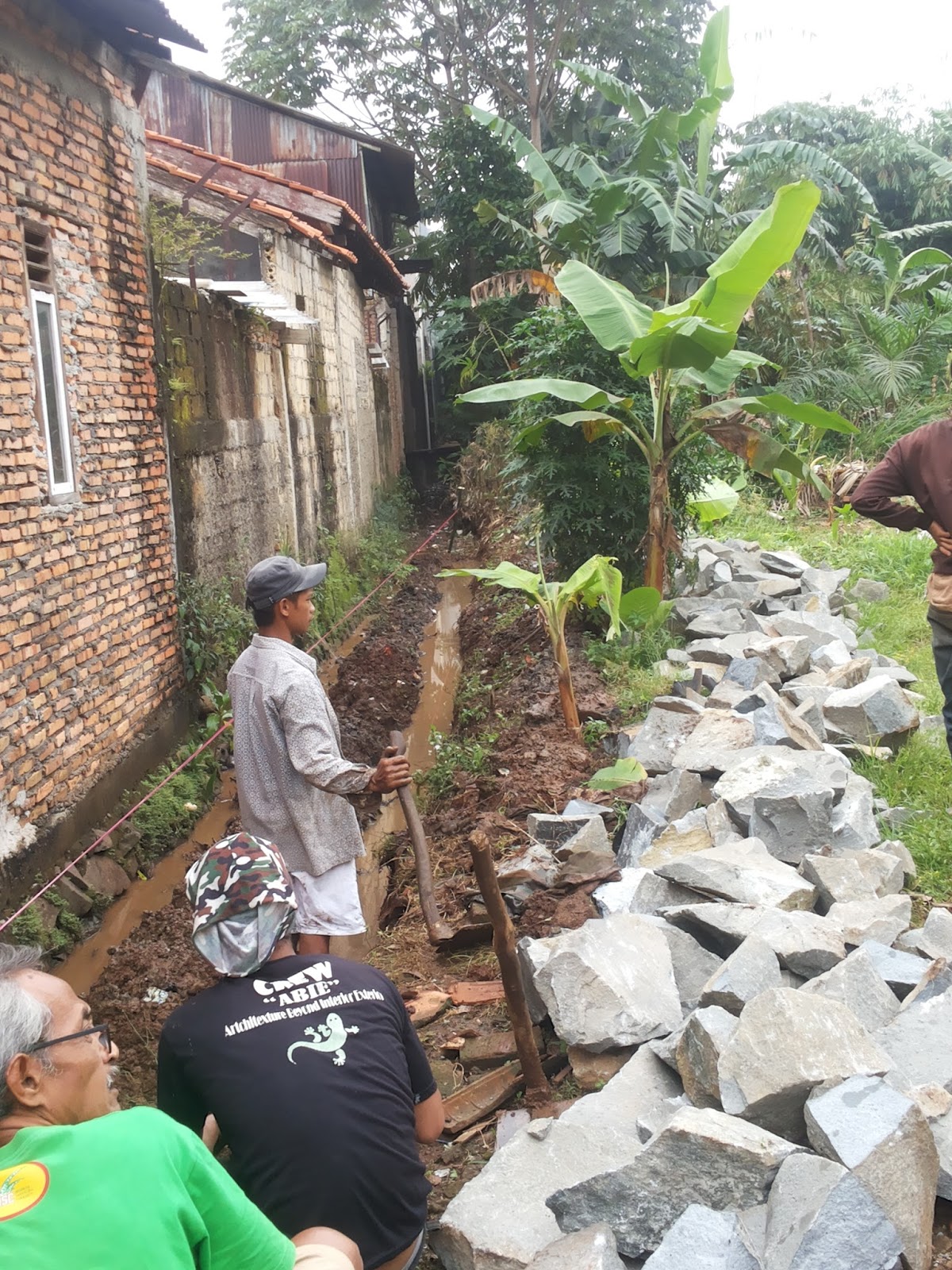 Pasang Turap Menggunakan Batu Kali - Jasa Bangunan Kota Depok