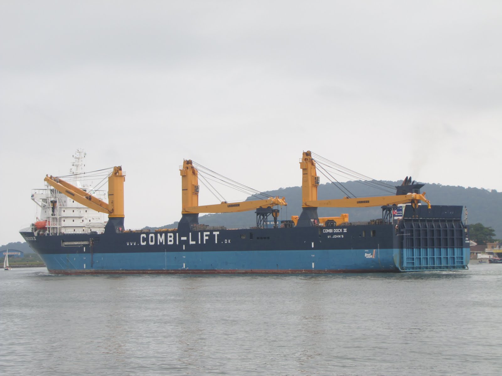 Navios em Santos: 03/27/11