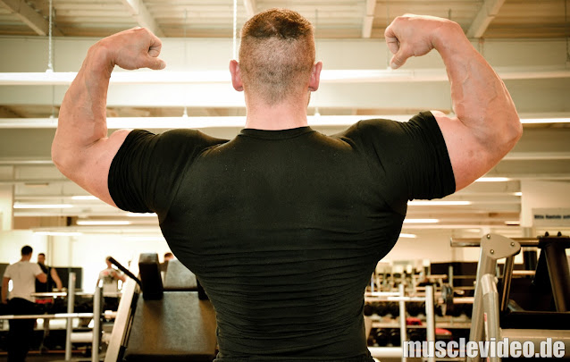 Muscle Lover: German master bodybuilder Steffen Gerhard