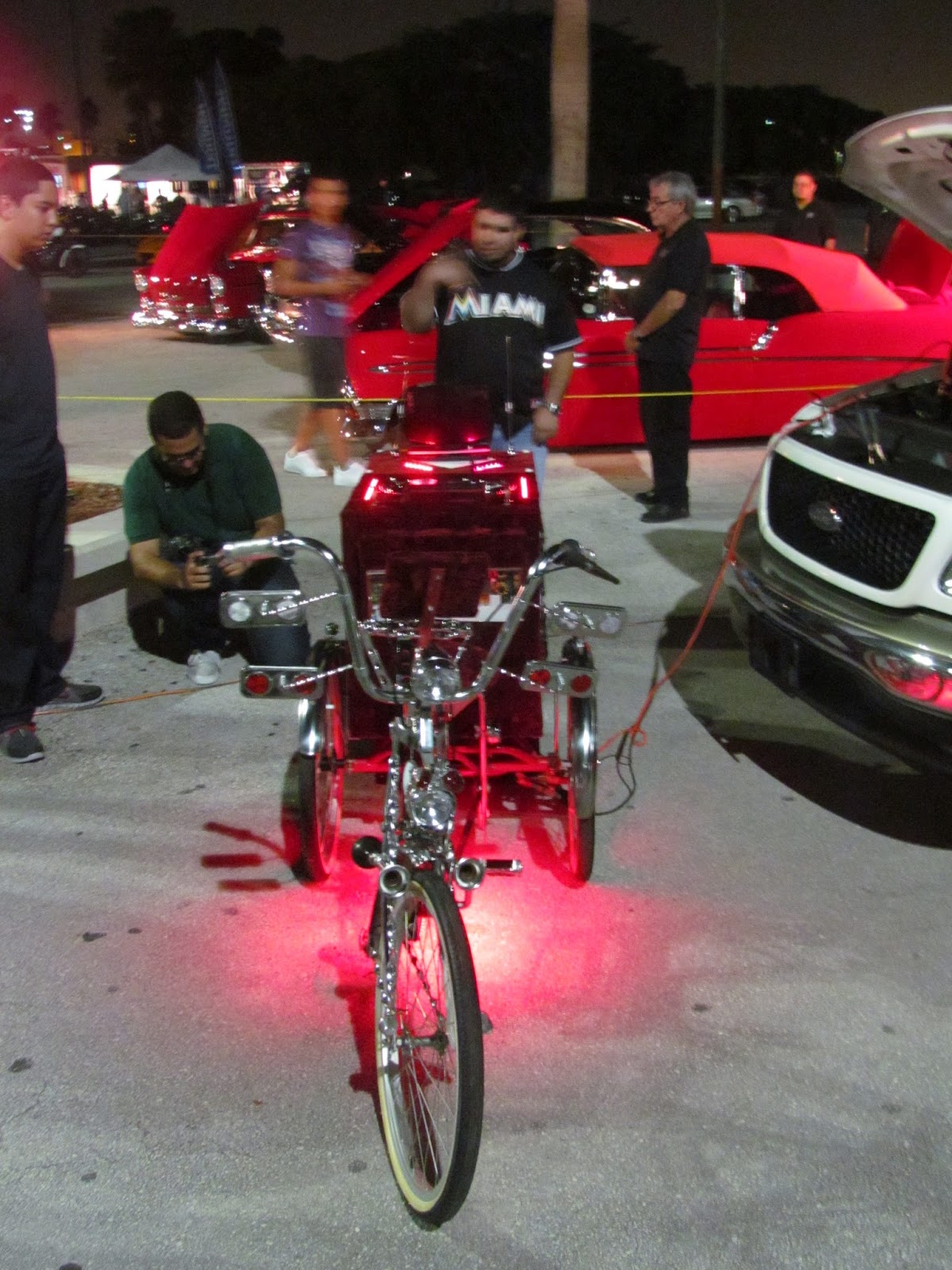 LA RESPUESTA ESTA EN EL CAMINO: Noche de motos en Miami