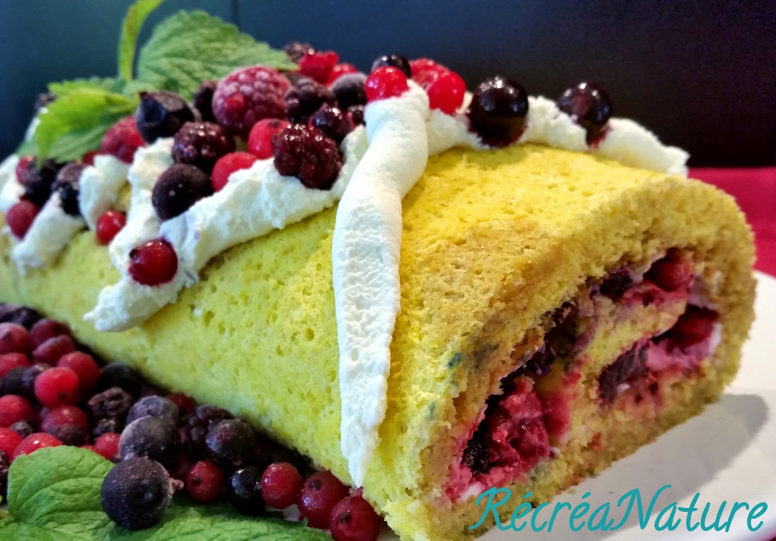 Gâteau Roulé de Fête des Mères aux Fruits Rouges, Crème au Mascarpone ...