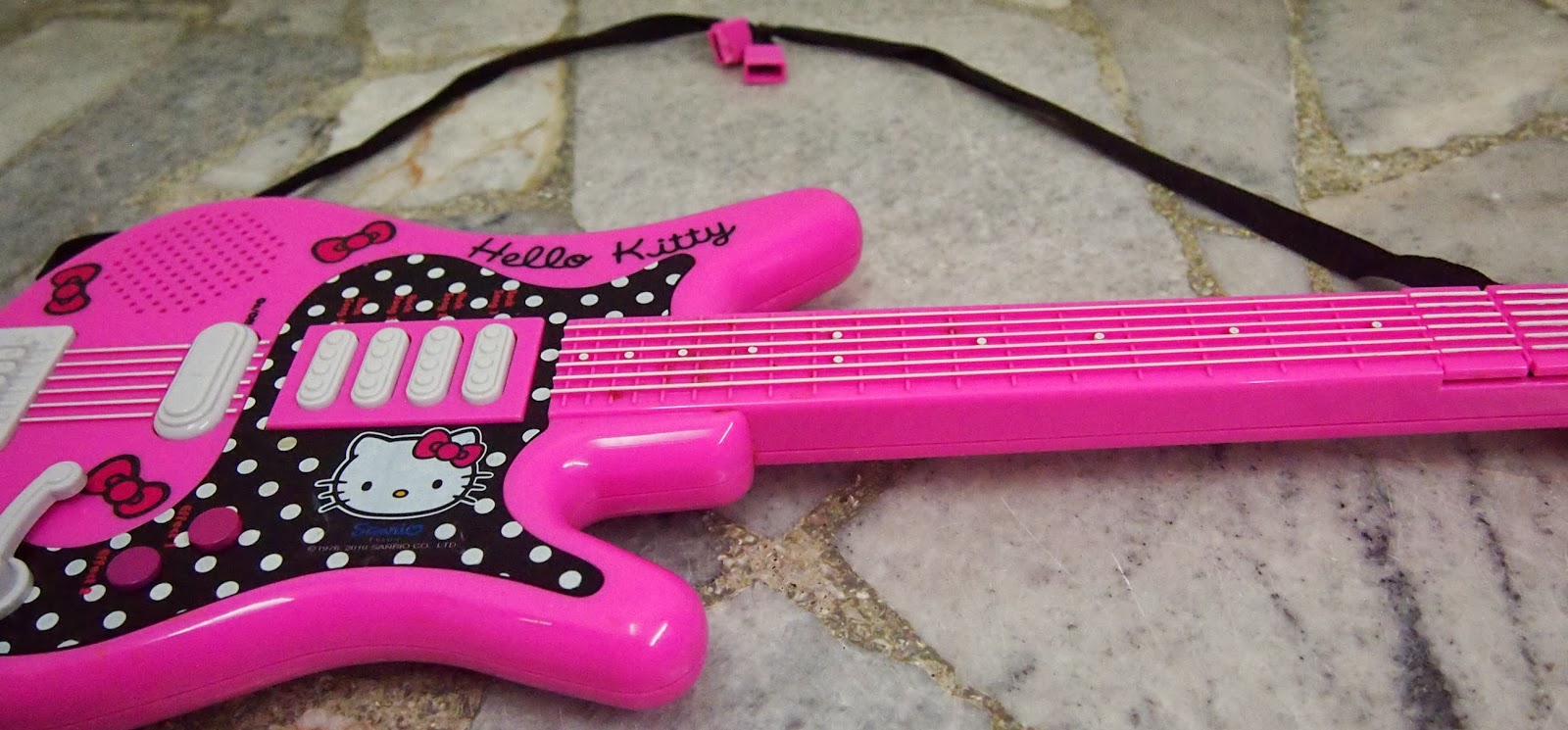 JuaiMurah: Hello Kitty Guitar
