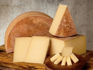 Around The World Cheese: Alpha Tolma Vermont Alpine Style Cheese