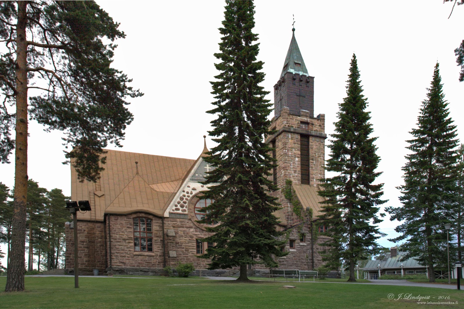 Laiskurin päiväkirja: Perspektiiviä kirkkoarkkitehtuuriin