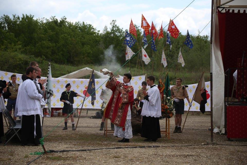 New Liturgical Movement: Pentecost Mass on the Chartres Pilgrimage