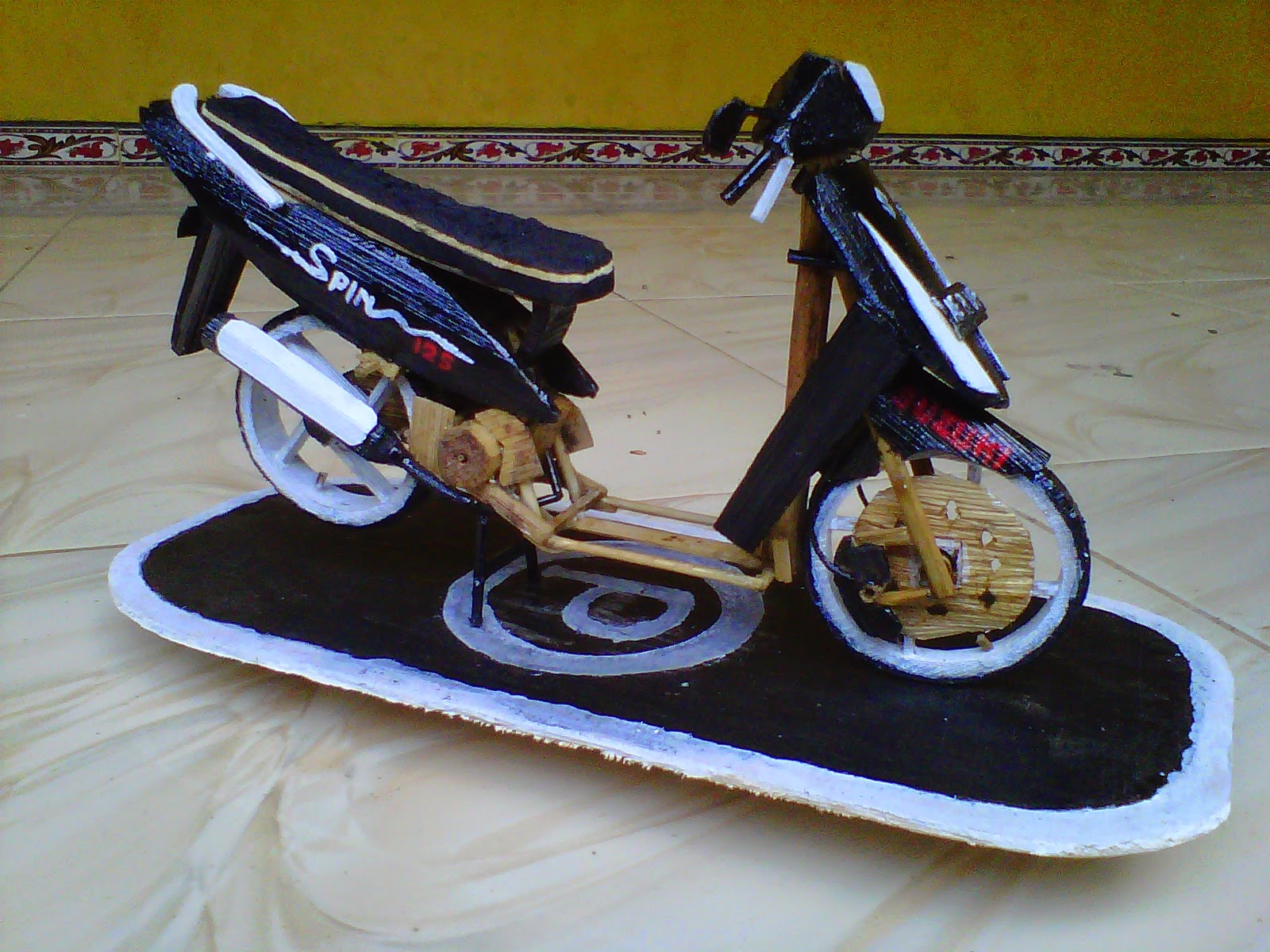 Sekedar Hobi: Miniatur Motor dari Bambu