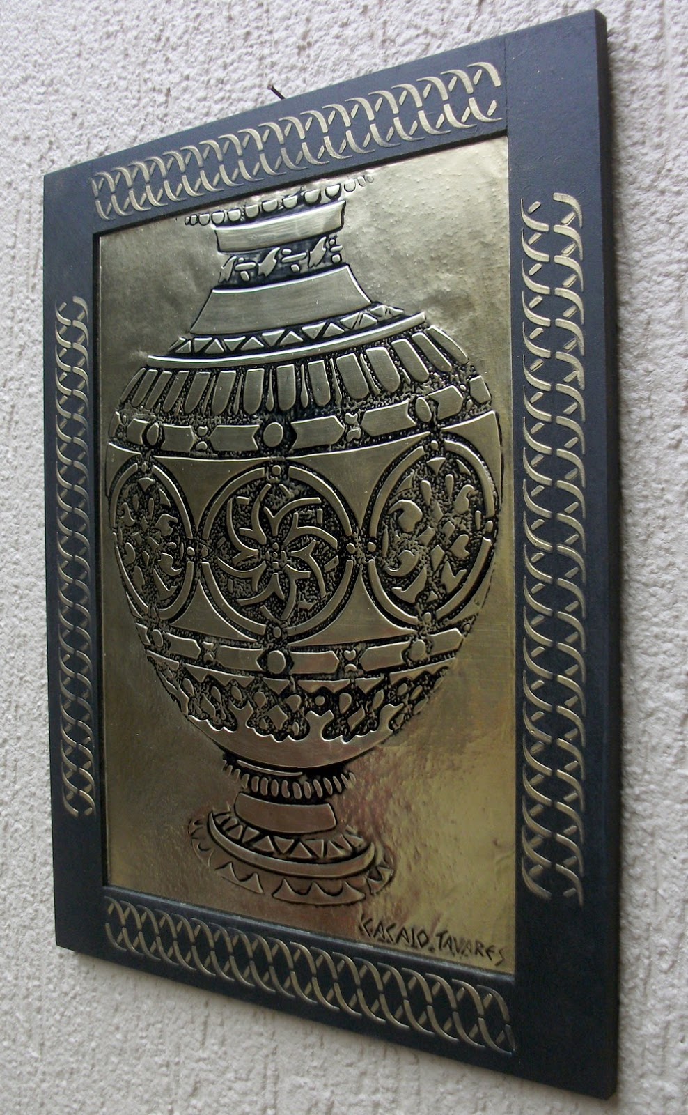 Cacaio Tavares - Atelier Arte Relevo em Metal - Brasil: JARRO EM LATÃO Cacaio Tavares - Atelier Arte Relevo em Metal - Brasil: JARRO EM LATÃO