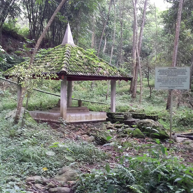 MAKAM KYAI MODJO DAN SITUS SUMUR SONGO