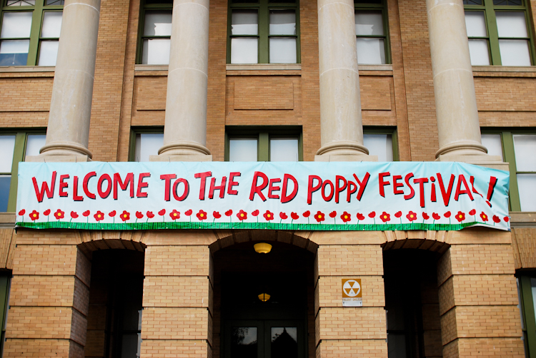 The Red Poppy Festival - Key To Pictures