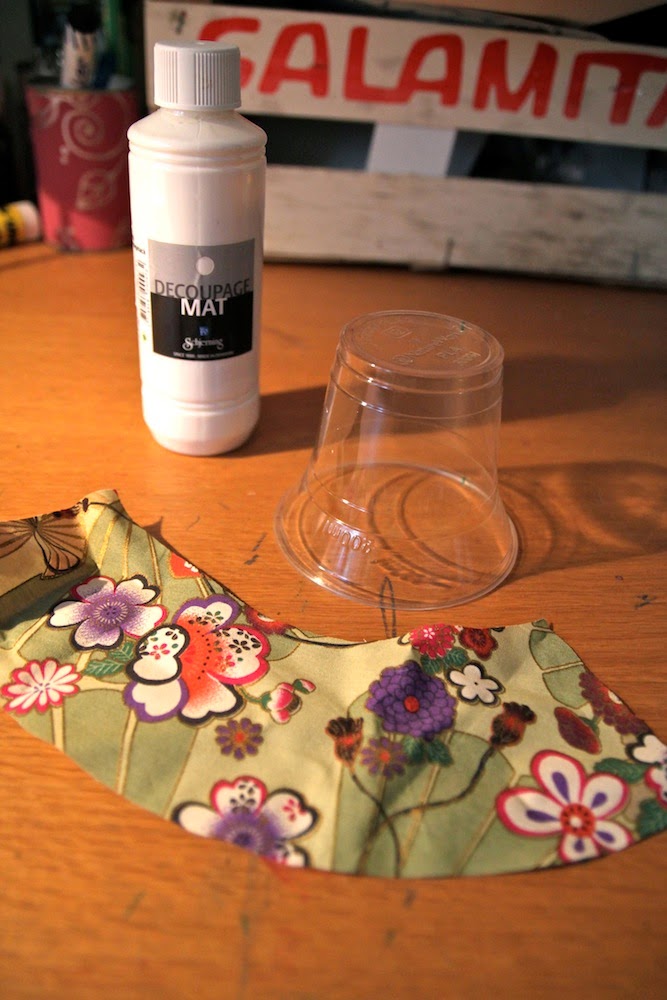 Popular DIY Crafts Blog: How to Make Plastic Cup Pendant Lamps